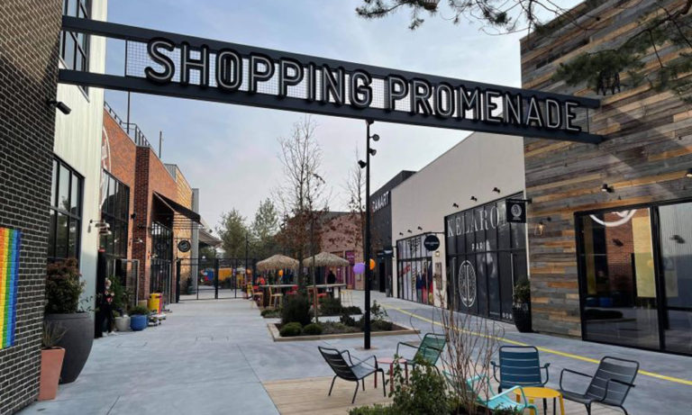 ENSEMBLE COMMERCIAL SHOPPING PROMENADE - B27